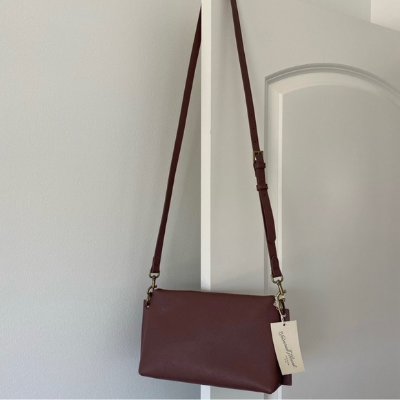 Universal Thread | Bags | Burgundy Universal Thread Crossbody Bag ...